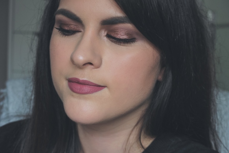 Les étapes d'un maquillage réussi : dans quel ordre appliquer les produits?